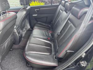 Black Hyundai Santa Fe 2007 in Riga, with an engine capacity of 2.20 L and mileage of 262 thousand km for 3300 €, photo 7 on AUTOMOTO.COM.LV