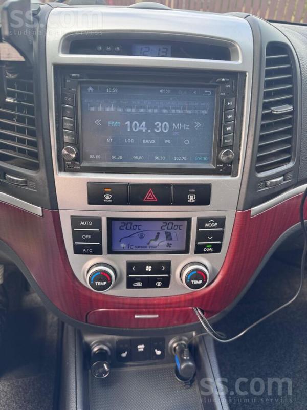 Black Hyundai Santa Fe 2007 in Riga, with an engine capacity of 2.20 L and mileage of 262 thousand km for 3300 €, photo 10 on AUTOMOTO.COM.LV