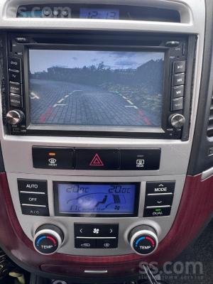 Black Hyundai Santa Fe 2007 in Riga, with an engine capacity of 2.20 L and mileage of 262 thousand km for 3300 €, photo 11 on AUTOMOTO.COM.LV