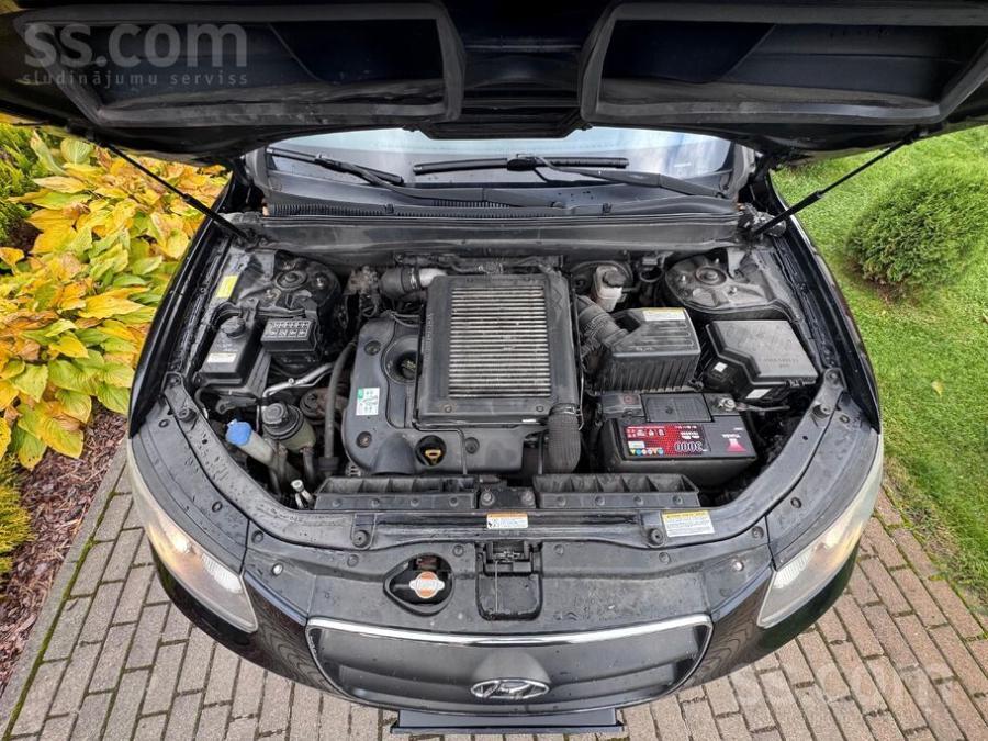 Black Hyundai Santa Fe 2007 in Riga, with an engine capacity of 2.20 L and mileage of 262 thousand km for 3300 €, photo 14 on AUTOMOTO.COM.LV