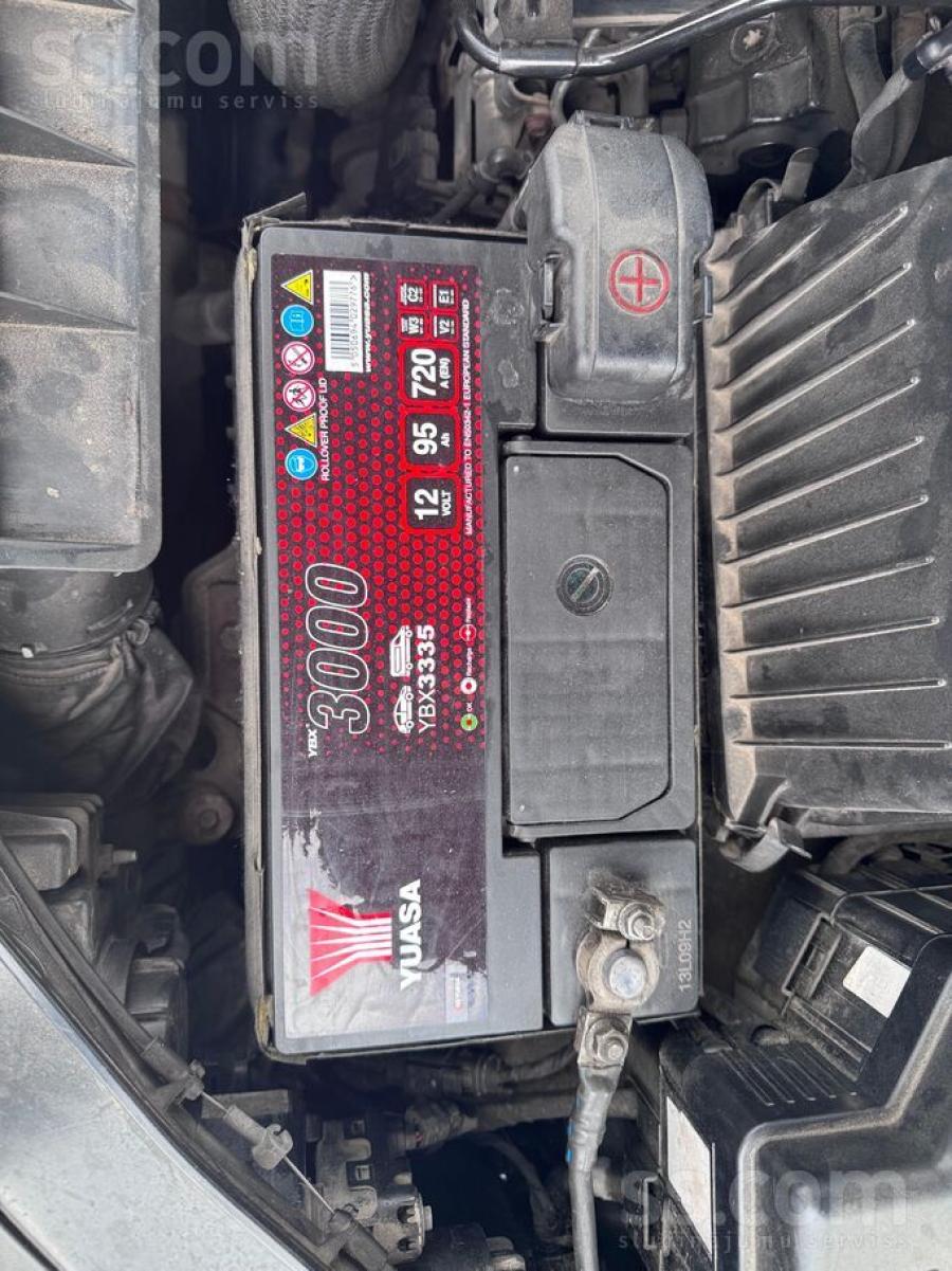 Black Hyundai Santa Fe 2007 in Riga, with an engine capacity of 2.20 L and mileage of 262 thousand km for 3300 €, photo 16 on AUTOMOTO.COM.LV