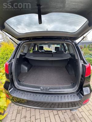 Black Hyundai Santa Fe 2007 in Riga, with an engine capacity of 2.20 L and mileage of 262 thousand km for 3300 €, photo 17 on AUTOMOTO.COM.LV
