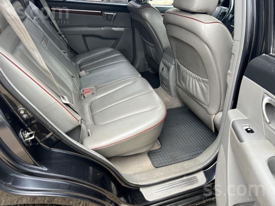 Melns Hyundai Santa Fe 2007 Rēzekne, ar dzinēja tilpumu 2.20 L un nobraukumu 255 tūkst. km par 3750 €, foto 12 vietnē AUTOMOTO.COM.LV