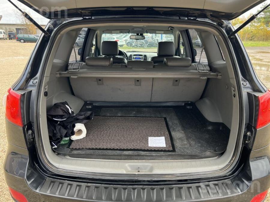 Melns Hyundai Santa Fe 2007 Rēzekne, ar dzinēja tilpumu 2.20 L un nobraukumu 255 tūkst. km par 3750 €, foto 14 vietnē AUTOMOTO.COM.LV