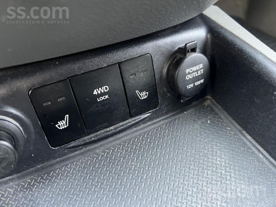 Melns Hyundai Santa Fe 2007 Rēzekne, ar dzinēja tilpumu 2.20 L un nobraukumu 255 tūkst. km par 3750 €, foto 15 vietnē AUTOMOTO.COM.LV
