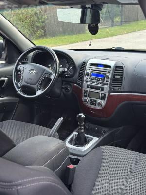 Melns Hyundai Santa Fe 2007 Tukums, ar dzinēja tilpumu 2.20 L un nobraukumu 384 tūkst. km par 2800 €, foto 14 vietnē AUTOMOTO.COM.LV