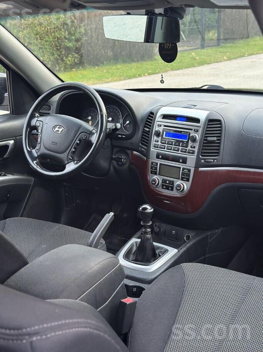 Melns Hyundai Santa Fe 2007 Tukums, ar dzinēja tilpumu 2.20 L un nobraukumu 384 tūkst. km par 2800 €, foto 14 vietnē AUTOMOTO.COM.LV