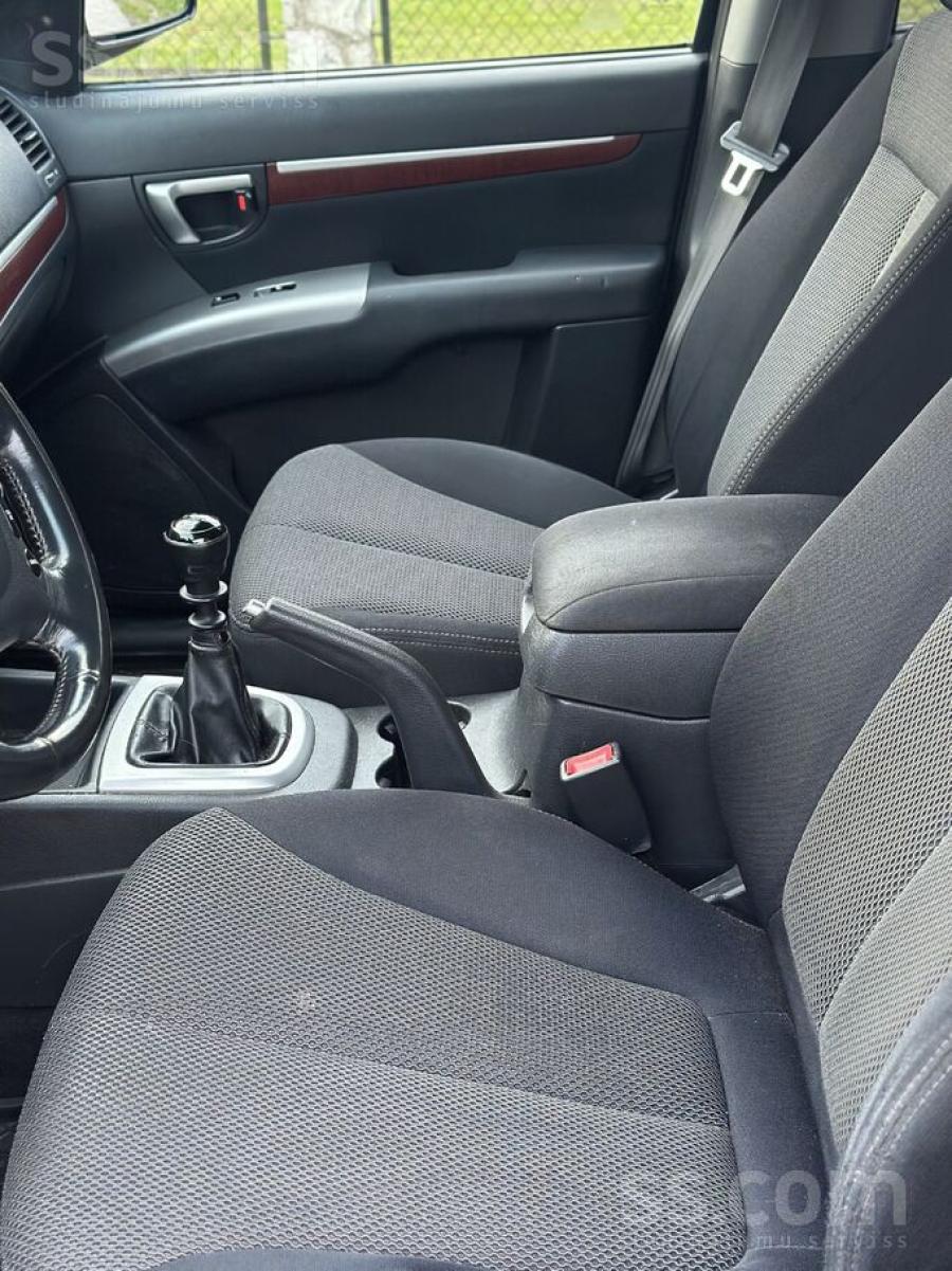 Melns Hyundai Santa Fe 2007 Tukums, ar dzinēja tilpumu 2.20 L un nobraukumu 384 tūkst. km par 2800 €, foto 15 vietnē AUTOMOTO.COM.LV