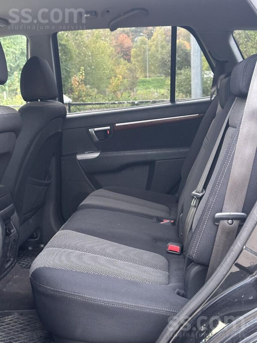 Melns Hyundai Santa Fe 2007 Tukums, ar dzinēja tilpumu 2.20 L un nobraukumu 384 tūkst. km par 2800 €, foto 16 vietnē AUTOMOTO.COM.LV
