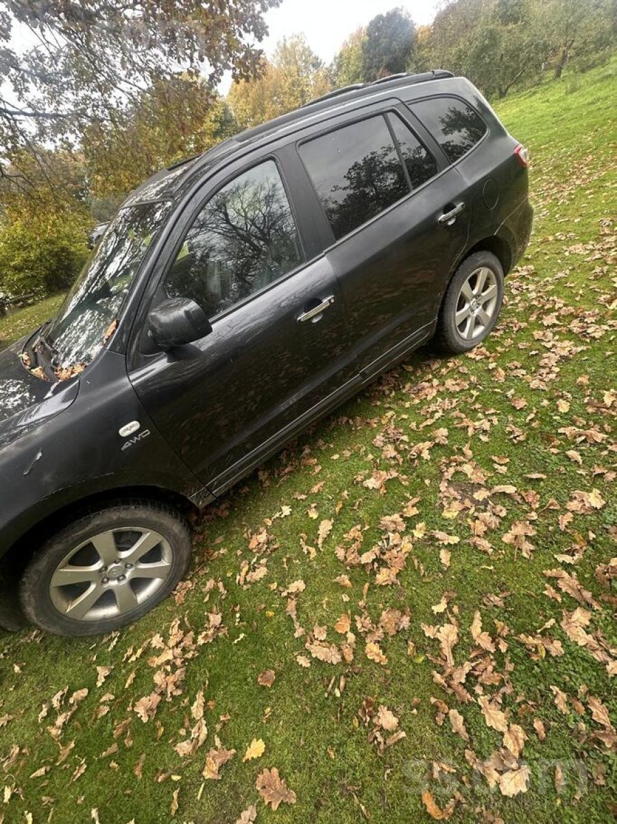Melns Hyundai Santa Fe 2007 Valka, ar dzinēja tilpumu 2.20 L un nobraukumu 350 tūkst. km par 2750 €, foto 3 vietnē AUTOMOTO.COM.LV