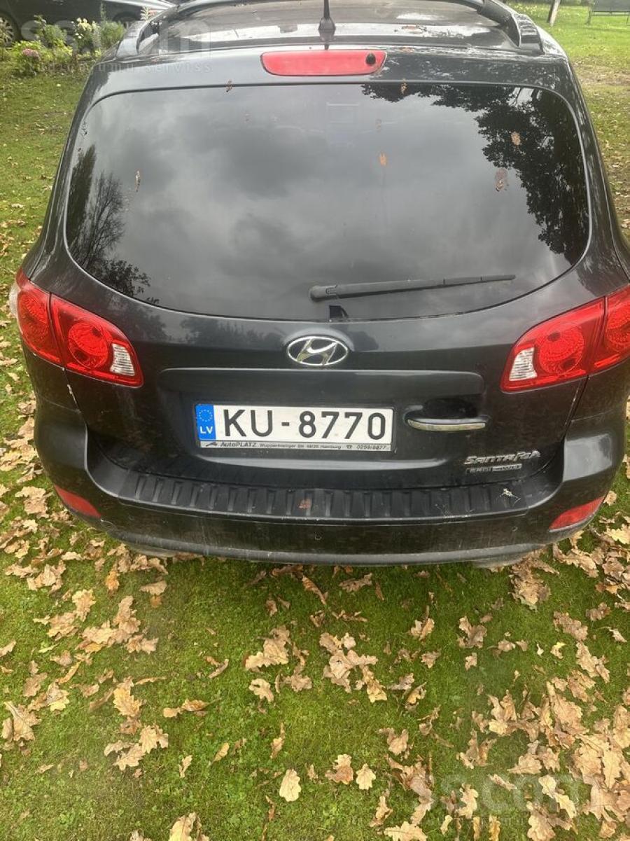 Melns Hyundai Santa Fe 2007 Valka, ar dzinēja tilpumu 2.20 L un nobraukumu 350 tūkst. km par 2750 €, foto 4 vietnē AUTOMOTO.COM.LV