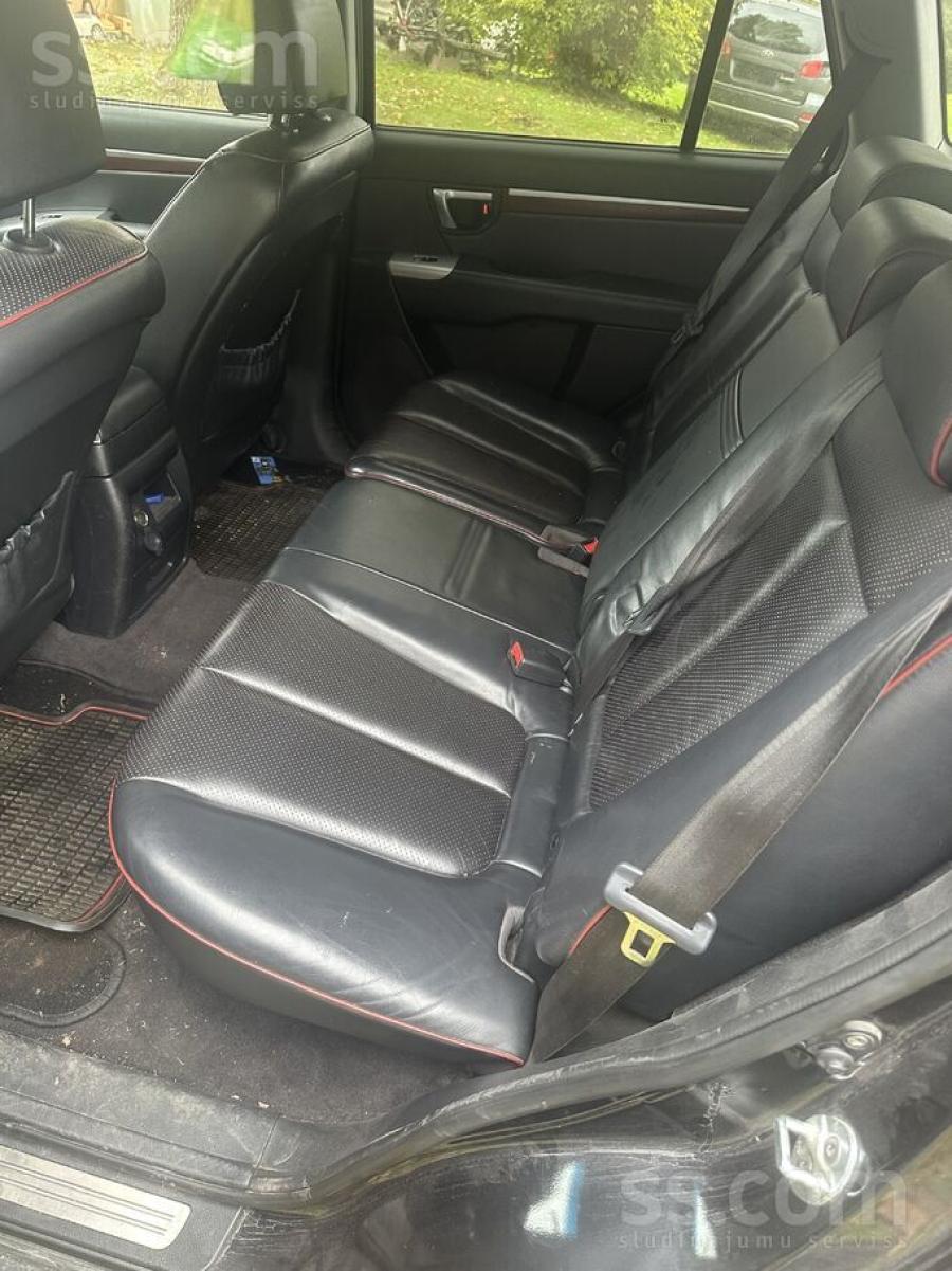 Melns Hyundai Santa Fe 2007 Valka, ar dzinēja tilpumu 2.20 L un nobraukumu 350 tūkst. km par 2750 €, foto 5 vietnē AUTOMOTO.COM.LV