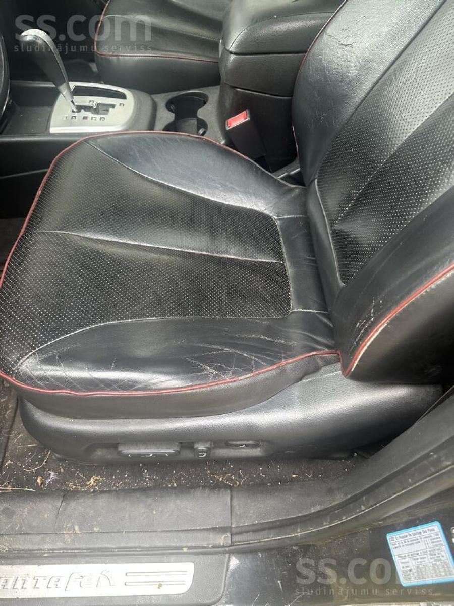 Melns Hyundai Santa Fe 2007 Valka, ar dzinēja tilpumu 2.20 L un nobraukumu 350 tūkst. km par 2750 €, foto 8 vietnē AUTOMOTO.COM.LV