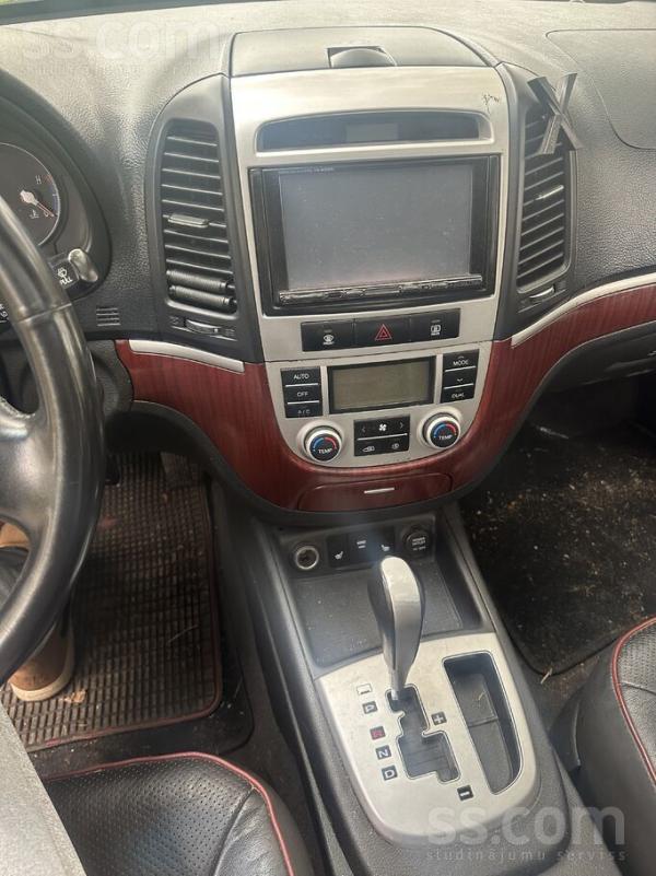 Melns Hyundai Santa Fe 2007 Valka, ar dzinēja tilpumu 2.20 L un nobraukumu 350 tūkst. km par 2750 €, foto 9 vietnē AUTOMOTO.COM.LV