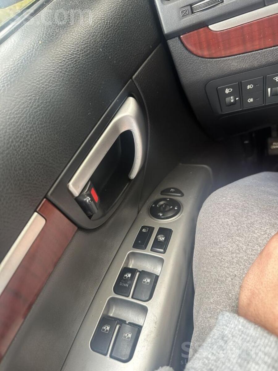Melns Hyundai Santa Fe 2007 Valka, ar dzinēja tilpumu 2.20 L un nobraukumu 350 tūkst. km par 2750 €, foto 10 vietnē AUTOMOTO.COM.LV
