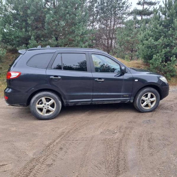 Melns Hyundai Santa Fe 2008 Viļņa, ar dzinēja tilpumu 2.19 L un nobraukumu 335 tūkst. km par 3000 €, foto 4 vietnē AUTOMOTO.COM.LV
