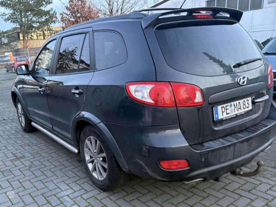 Melns Hyundai Santa Fe 2008 Alīta, ar dzinēja tilpumu 2.66 L un nobraukumu 292 tūkst. km par 3800 €, foto 5 vietnē AUTOMOTO.COM.LV