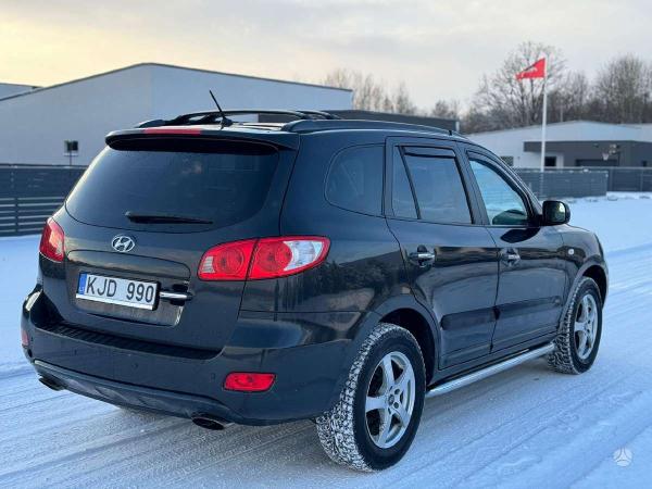 Black Hyundai Santa Fe 2008 in Kaunas, with an engine capacity of 2.19 L and mileage of 291 thousand km for 4000 €, photo 4 on AUTOMOTO.COM.LV
