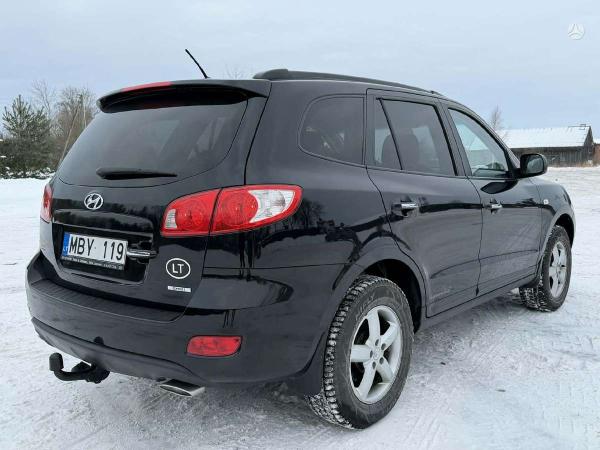 Black Hyundai Santa Fe 2008 in Klaipeda, with an engine capacity of 2.19 L and mileage of 244 thousand km for 3490 €, photo 4 on AUTOMOTO.COM.LV
