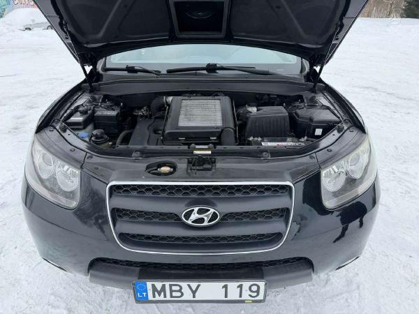 Black Hyundai Santa Fe 2008 in Klaipeda, with an engine capacity of 2.19 L and mileage of 244 thousand km for 3490 €, photo 6 on AUTOMOTO.COM.LV