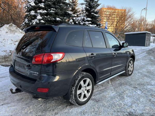 Black Hyundai Santa Fe 2008 in Vilnius, with an engine capacity of 2.19 L and mileage of 162 thousand km for 4650 €, photo 3 on AUTOMOTO.COM.LV