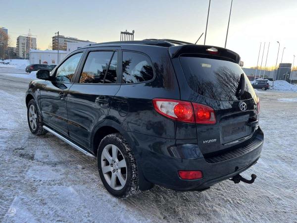 Black Hyundai Santa Fe 2008 in Vilnius, with an engine capacity of 2.19 L and mileage of 162 thousand km for 4650 €, photo 4 on AUTOMOTO.COM.LV