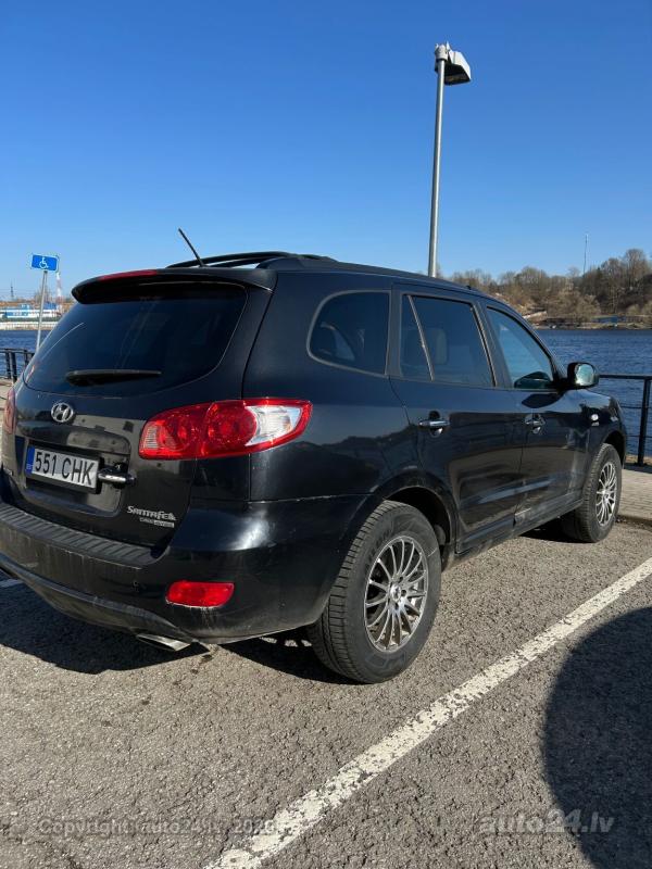 Black Hyundai Santa Fe 2008 in Narva, with an engine capacity of 2.20 L and mileage of 236 thousand km for 3700 €, photo 4 on AUTOMOTO.COM.LV