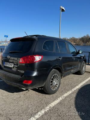Black Hyundai Santa Fe 2008 in Narva, with an engine capacity of 2.20 L and mileage of 236 thousand km for 3700 €, photo 5 on AUTOMOTO.COM.LV