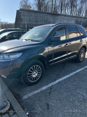 Black Hyundai Santa Fe 2008 in Narva, with an engine capacity of 2.20 L and mileage of 236 thousand km for 3700 €, photo 6 on AUTOMOTO.COM.LV