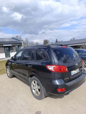 Black Hyundai Santa Fe 2008 in Vilnius, with an engine capacity of 2.20 L and mileage of 283 thousand km for 3299 €, photo 3 on AUTOMOTO.COM.LV