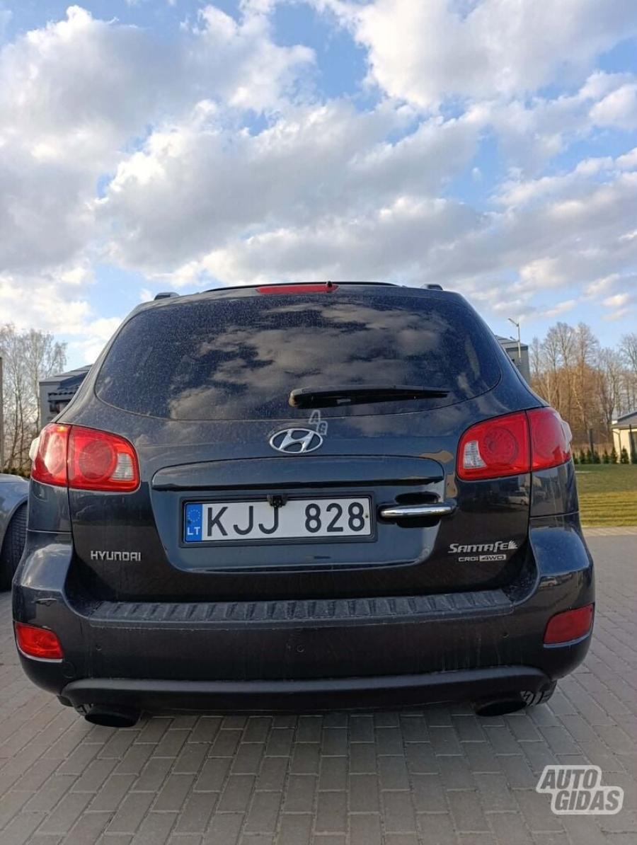 Black Hyundai Santa Fe 2008 in Vilnius, with an engine capacity of 2.20 L and mileage of 283 thousand km for 3299 €, photo 6 on AUTOMOTO.COM.LV