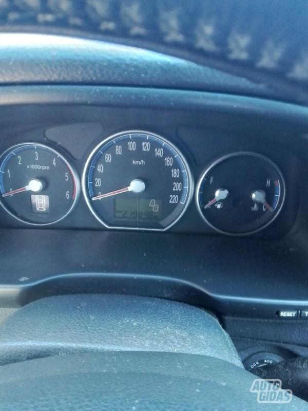 Melns Hyundai Santa Fe 2008 Panevēža, ar dzinēja tilpumu 2.20 L un nobraukumu 220 tūkst. km par 2700 €, foto 3 vietnē AUTOMOTO.COM.LV