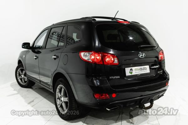 Black Hyundai Santa Fe 2008 in Tallinn, with an engine capacity of 2.20 L and mileage of 251 thousand km for 4990 €, photo 6 on AUTOMOTO.COM.LV