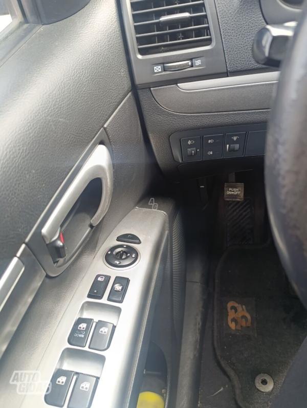 Black Hyundai Santa Fe 2008 in Kaunas, with an engine capacity of 2.20 L and mileage of 209 thousand km for 3900 €, photo 2 on AUTOMOTO.COM.LV