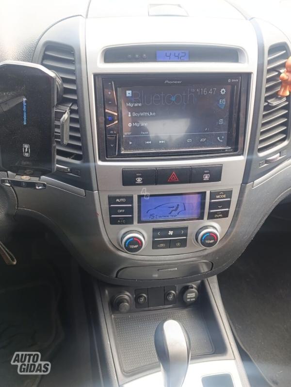 Black Hyundai Santa Fe 2008 in Kaunas, with an engine capacity of 2.20 L and mileage of 209 thousand km for 3900 €, photo 9 on AUTOMOTO.COM.LV