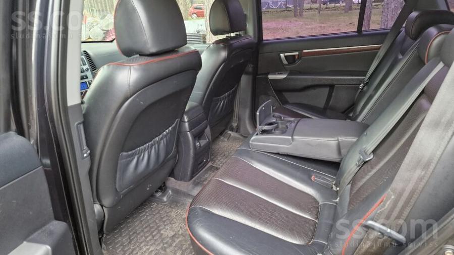 Melns Hyundai Santa Fe 2008 Rīga, ar dzinēja tilpumu 2.20 L un nobraukumu 245 tūkst. km par 3800 €, foto 16 vietnē AUTOMOTO.COM.LV
