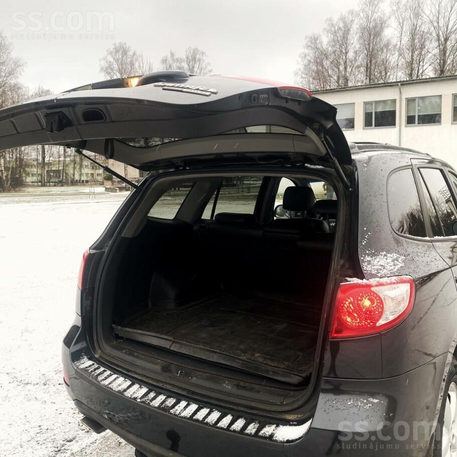 Melns Hyundai Santa Fe 2008 Aizkraukle, ar dzinēja tilpumu 2.20 L un nobraukumu 190 tūkst. km par 3700 €, foto 8 vietnē AUTOMOTO.COM.LV