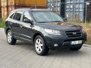 Black Hyundai Santa Fe 2008 in Vilnius, with an engine capacity of 2.19 L and mileage of 272 thousand km for 2700 €, photo 3 on AUTOMOTO.COM.LV