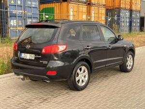 Black Hyundai Santa Fe 2008 in Vilnius, with an engine capacity of 2.19 L and mileage of 272 thousand km for 2700 €, photo 5 on AUTOMOTO.COM.LV