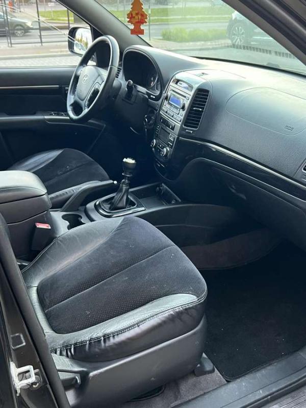 Melns Hyundai Santa Fe 2008 Viļņa, ar dzinēja tilpumu 2.19 L un nobraukumu 272 tūkst. km par 2700 €, foto 8 vietnē AUTOMOTO.COM.LV