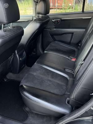 Black Hyundai Santa Fe 2008 in Vilnius, with an engine capacity of 2.19 L and mileage of 272 thousand km for 2700 €, photo 10 on AUTOMOTO.COM.LV