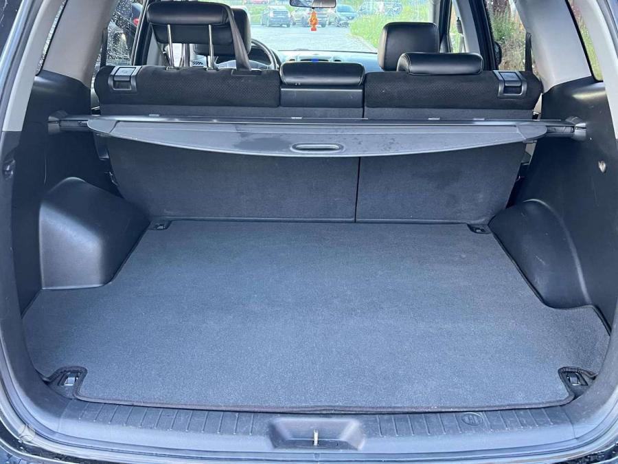 Black Hyundai Santa Fe 2008 in Vilnius, with an engine capacity of 2.19 L and mileage of 272 thousand km for 2700 €, photo 11 on AUTOMOTO.COM.LV