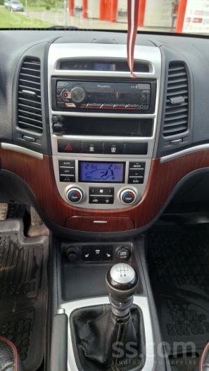 Melns Hyundai Santa Fe 2008 Jelgava, ar dzinēja tilpumu 2.20 L un nobraukumu 319 tūkst. km par 3700 €, foto 13 vietnē AUTOMOTO.COM.LV