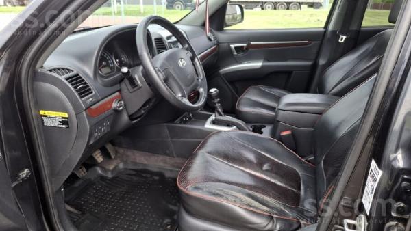 Melns Hyundai Santa Fe 2008 Jelgava, ar dzinēja tilpumu 2.20 L un nobraukumu 319 tūkst. km par 3700 €, foto 5 vietnē AUTOMOTO.COM.LV