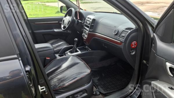 Melns Hyundai Santa Fe 2008 Jelgava, ar dzinēja tilpumu 2.20 L un nobraukumu 319 tūkst. km par 3700 €, foto 8 vietnē AUTOMOTO.COM.LV