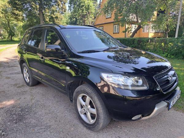 Black Hyundai Santa Fe 2008 in Utena, with an engine capacity of 2.20 L and mileage of 214 thousand km for 4350 €, photo 2 on AUTOMOTO.COM.LV