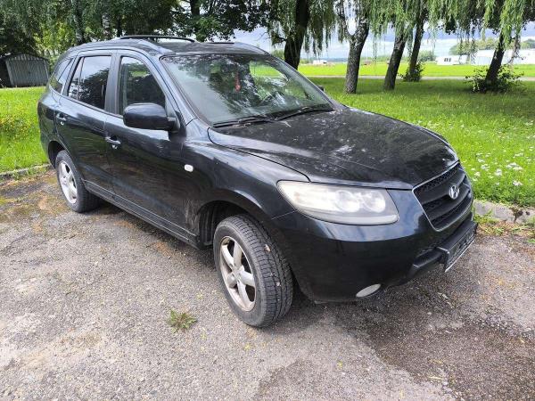 Melns Hyundai Santa Fe 2008 Marijampole, ar dzinēja tilpumu 2.19 L un nobraukumu 300 tūkst. km par 950 €, foto 2 vietnē AUTOMOTO.COM.LV