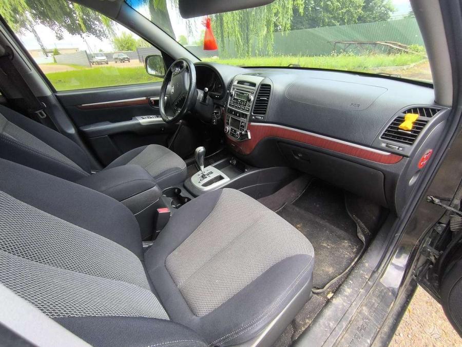 Melns Hyundai Santa Fe 2008 Marijampole, ar dzinēja tilpumu 2.19 L un nobraukumu 300 tūkst. km par 950 €, foto 5 vietnē AUTOMOTO.COM.LV