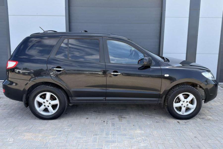 Melns Hyundai Santa Fe 2008 Viļņa, ar dzinēja tilpumu 2.19 L un nobraukumu 280 tūkst. km par 1950 €, foto 3 vietnē AUTOMOTO.COM.LV