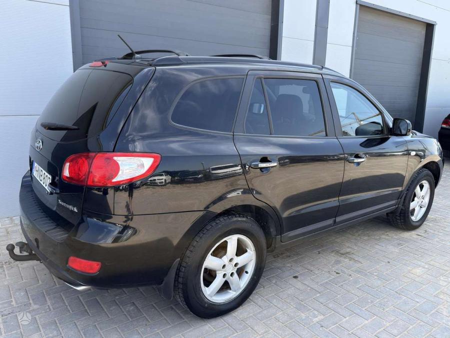 Melns Hyundai Santa Fe 2008 Viļņa, ar dzinēja tilpumu 2.19 L un nobraukumu 280 tūkst. km par 1950 €, foto 4 vietnē AUTOMOTO.COM.LV